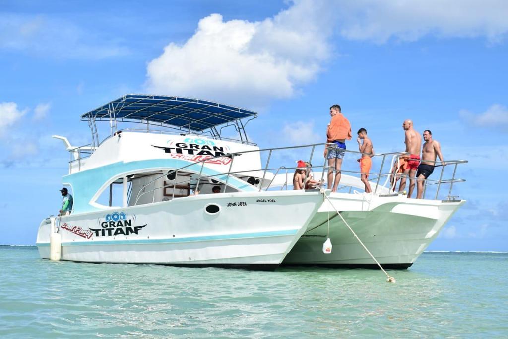 Titan Party Boat Snorkeling Booze Cruise